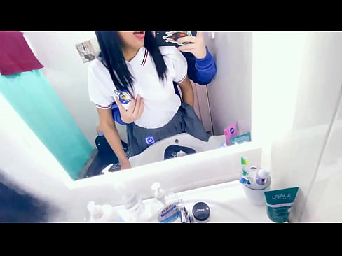ME FOLLO A MI MEJOR AMIGA DE LA ESCUELA EN EL BAÑO DESPUÉS DE HACER TAREAS - XVIDEOS.COM